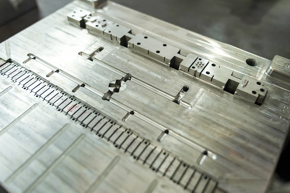 Feeding System | Runner System In The Mold