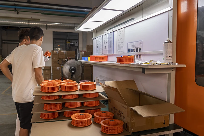 Scooter Wheel Hub Production With Insert Molding Process